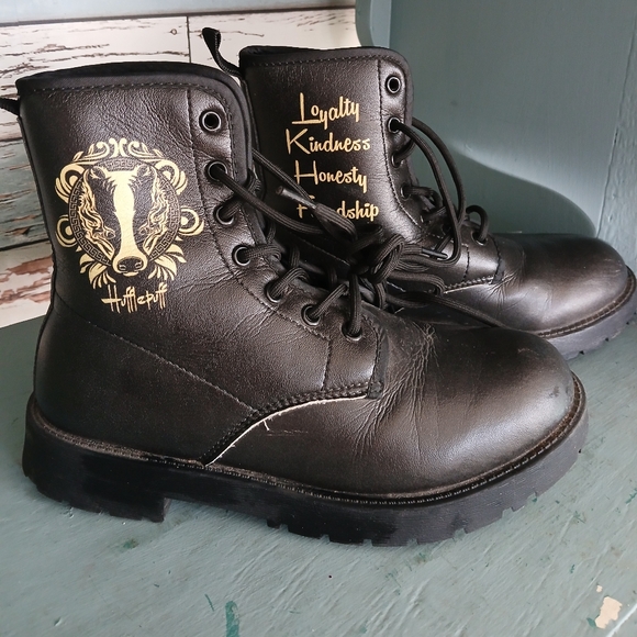 Warner Bros. | Shoes | Harry Potter Hufflepuff Combat Boots Size 5 ...